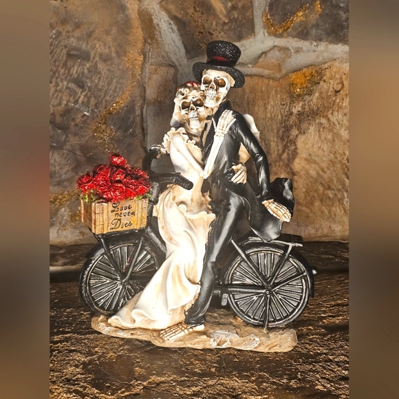 Other | Love Never Dies Skeleton Couple Statue | Poshmark